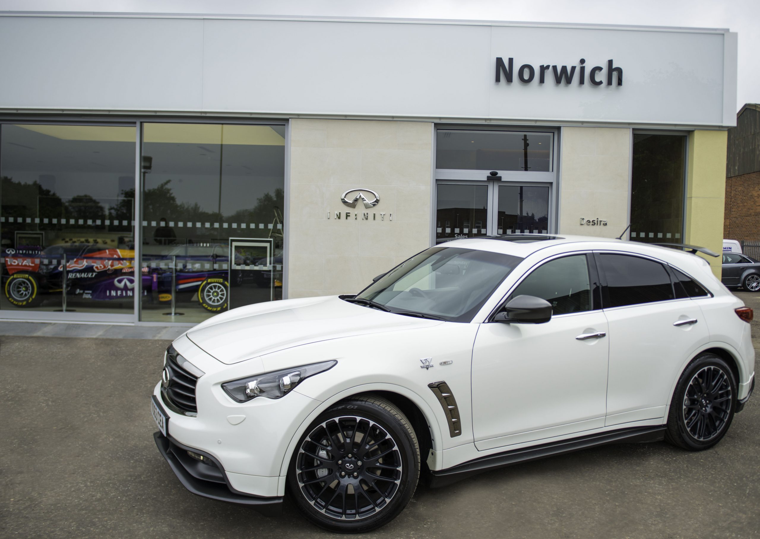VIDEO: Glamorous party marks opening of Infiniti Centre Norwich – Car ...