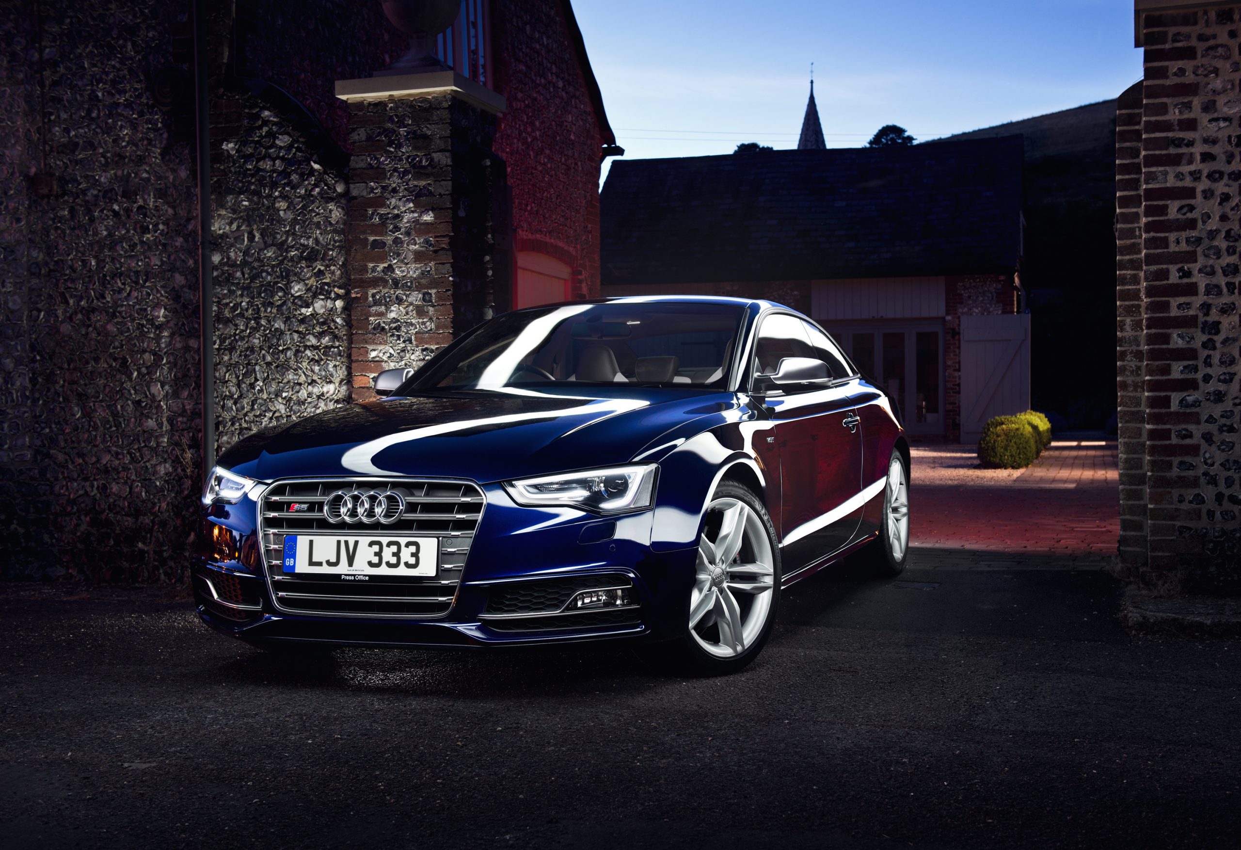 Thieves swipe Audis worth more than £100,000 from dealership – Car ...