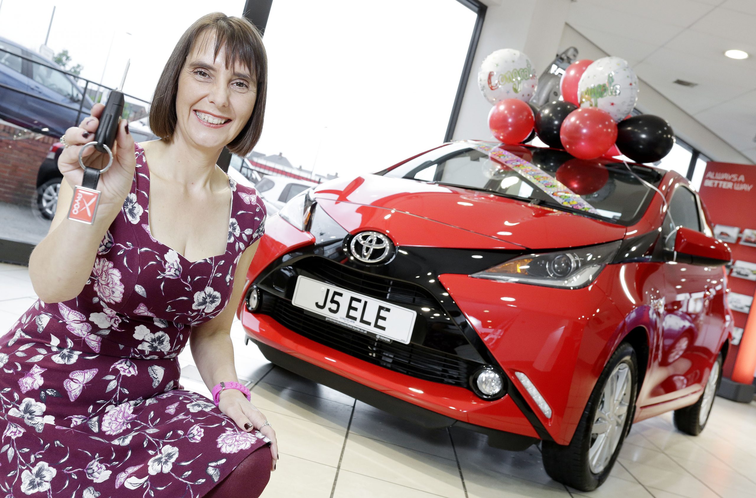 Prize-winning Tracy hits the road in a new Aygo – Car Dealer Magazine