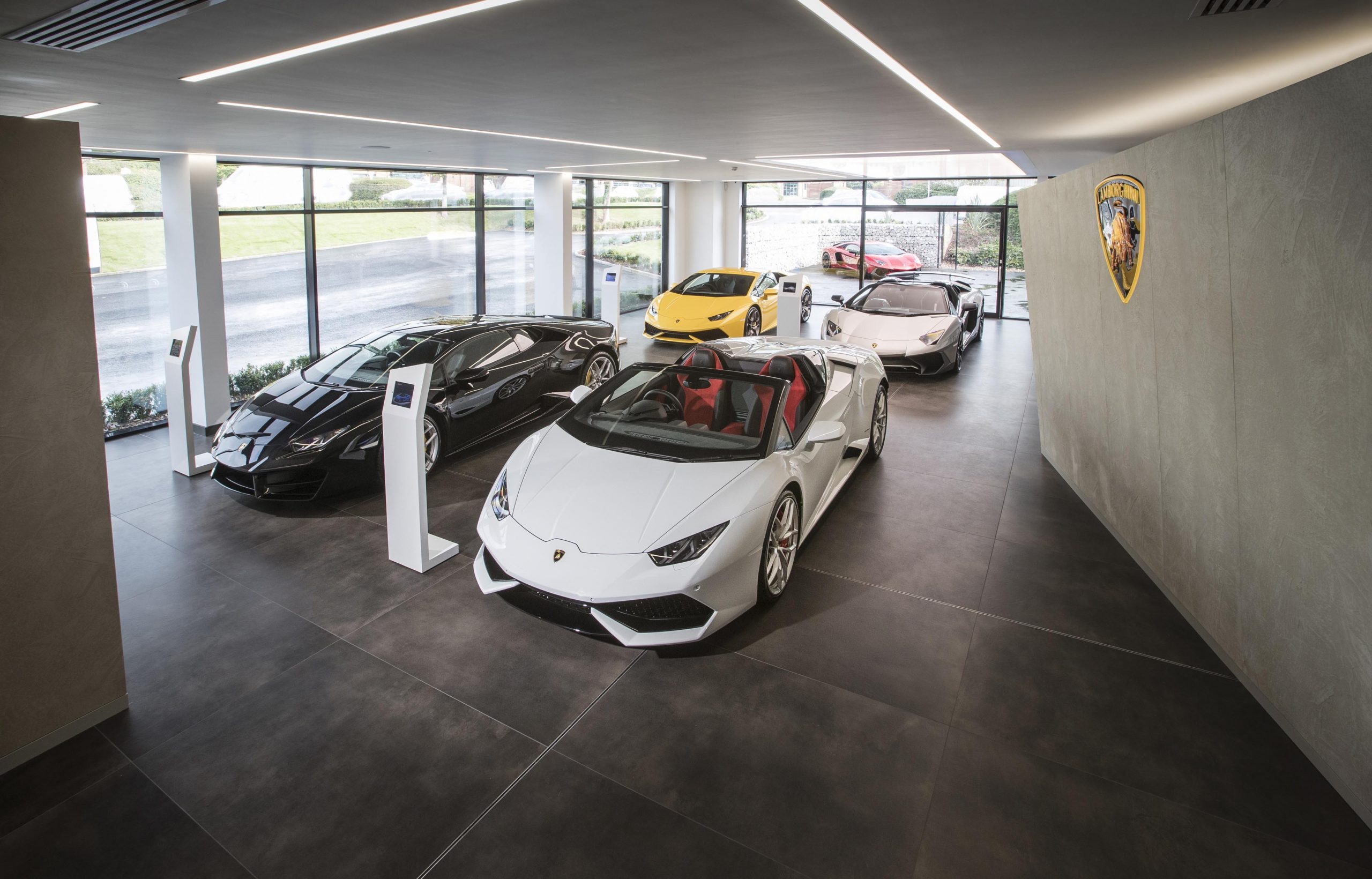 Lamborghini's global new look rolled out at UK dealership first – Car ...