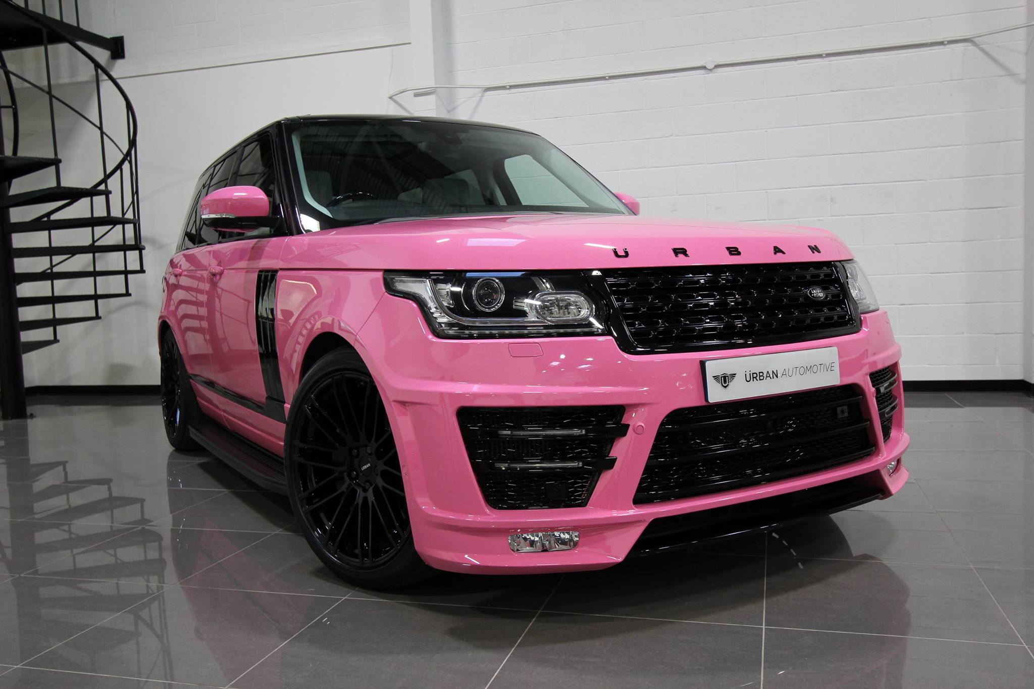 Dealership in the pink thanks to purchase of Katie Price's Range Rover ...