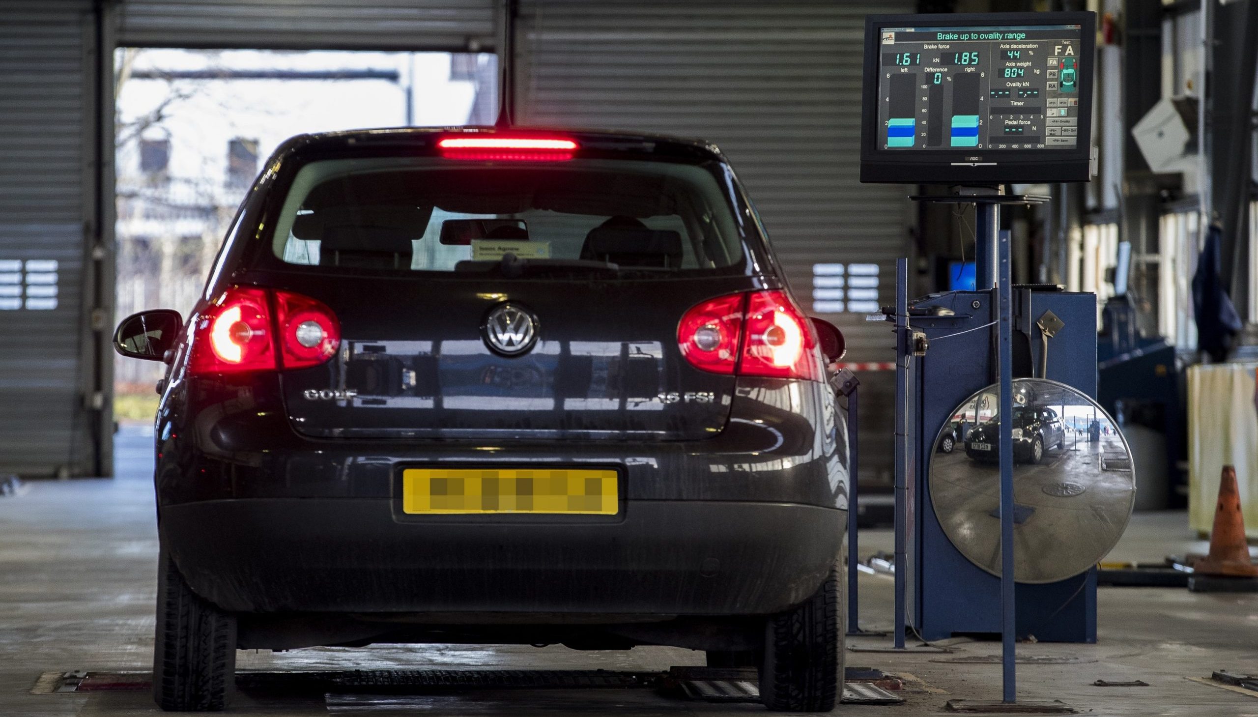 One in five drivers miss MOT, tax or insurance deadlines, new study ...