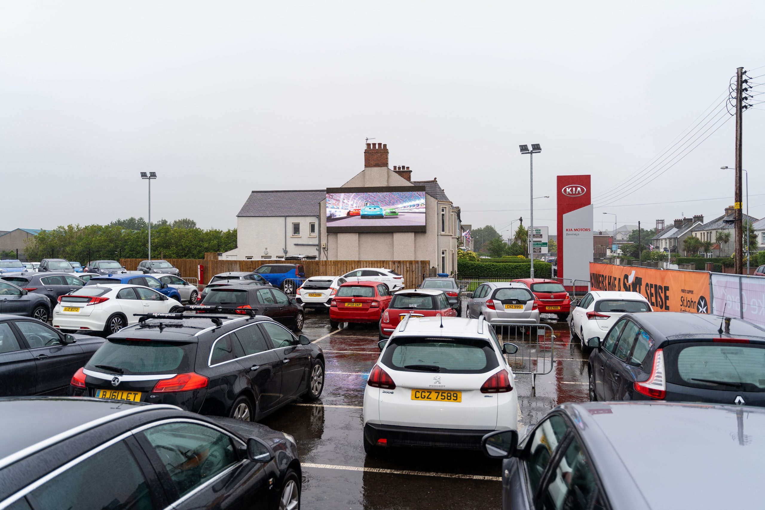 Kia dealer's Hollywood-style drive-in cinema raises £4,500 for charity ...