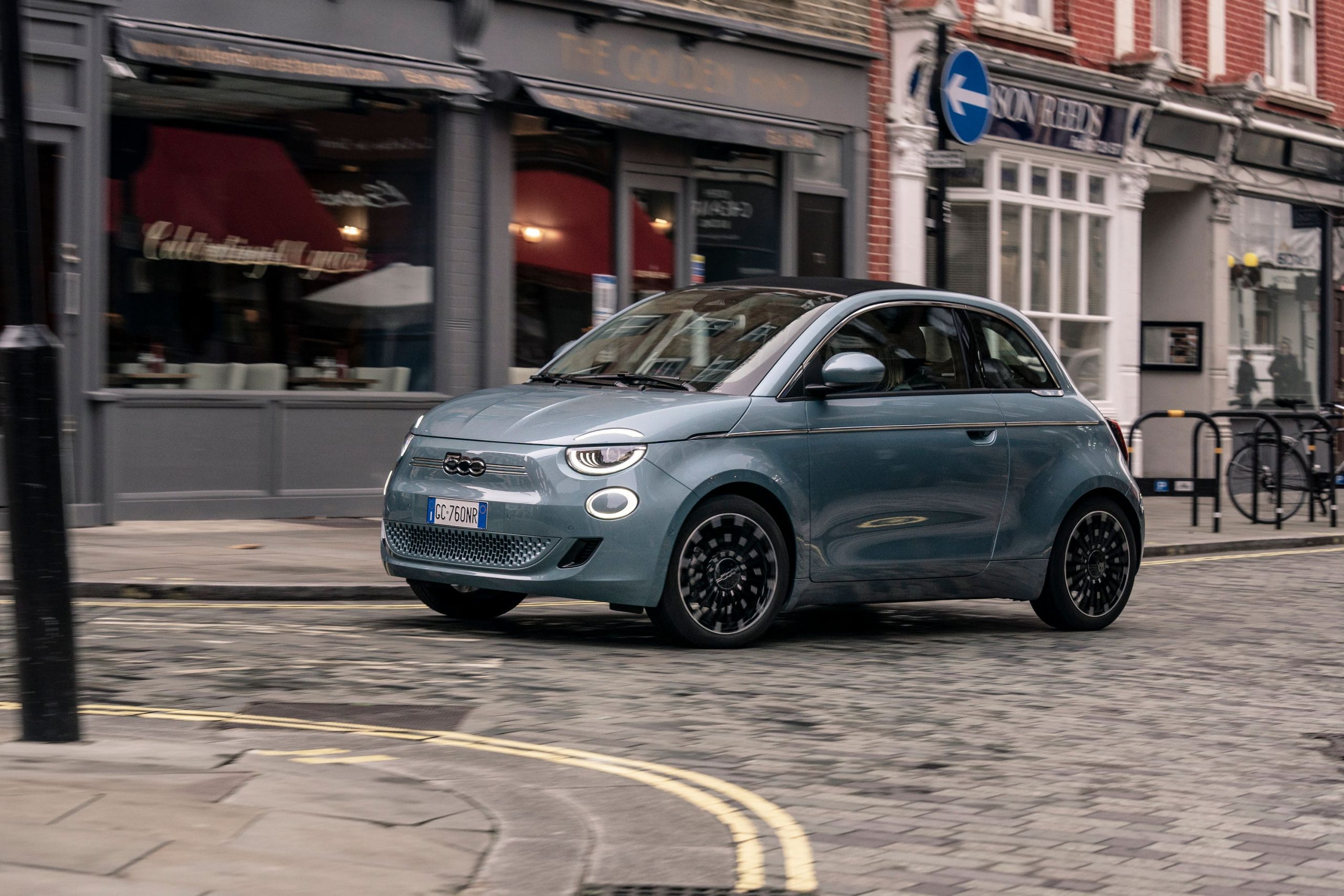 First drive: Fiat 500 Electric – does electric power successfully ...