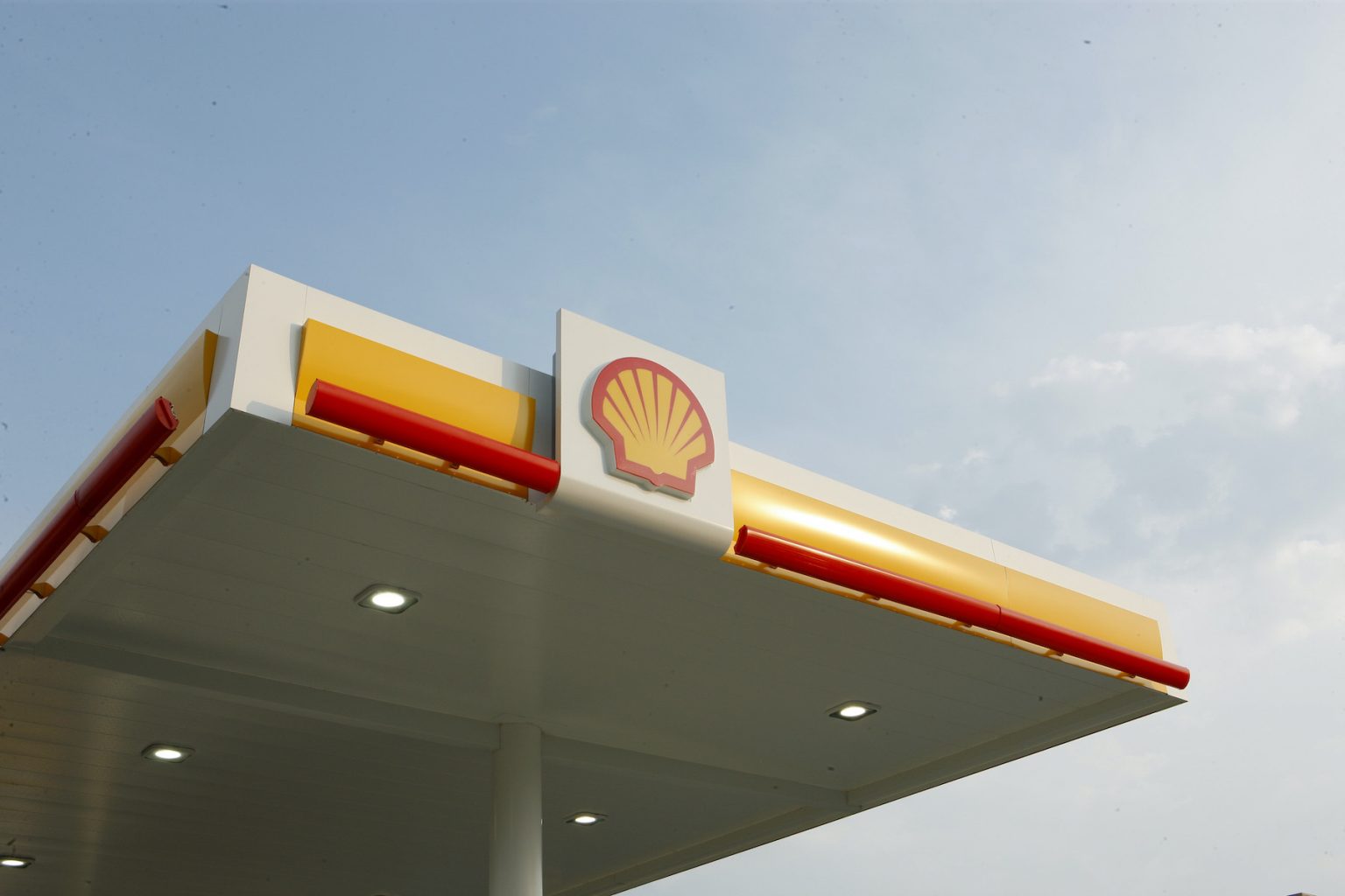 Shell plans to acquire UK's largest electric vehicle charging network ...