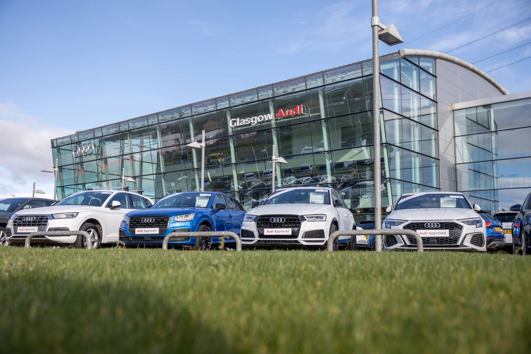 Audi's UK dealer network becomes first to get Electric Vehicle Approved ...