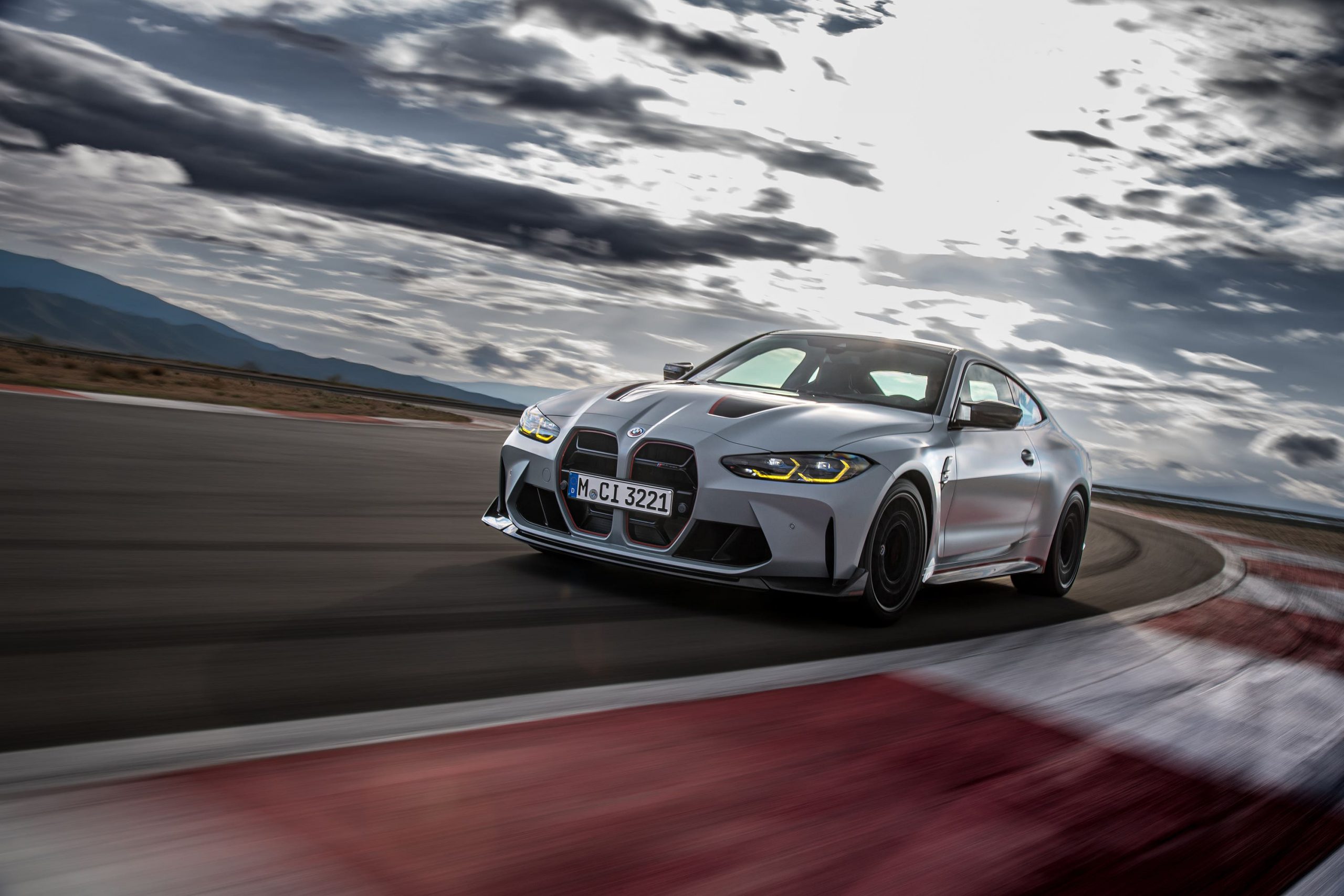 BMW reveals new M4 CSL with massive weight loss and 542bhp six-cylinder ...