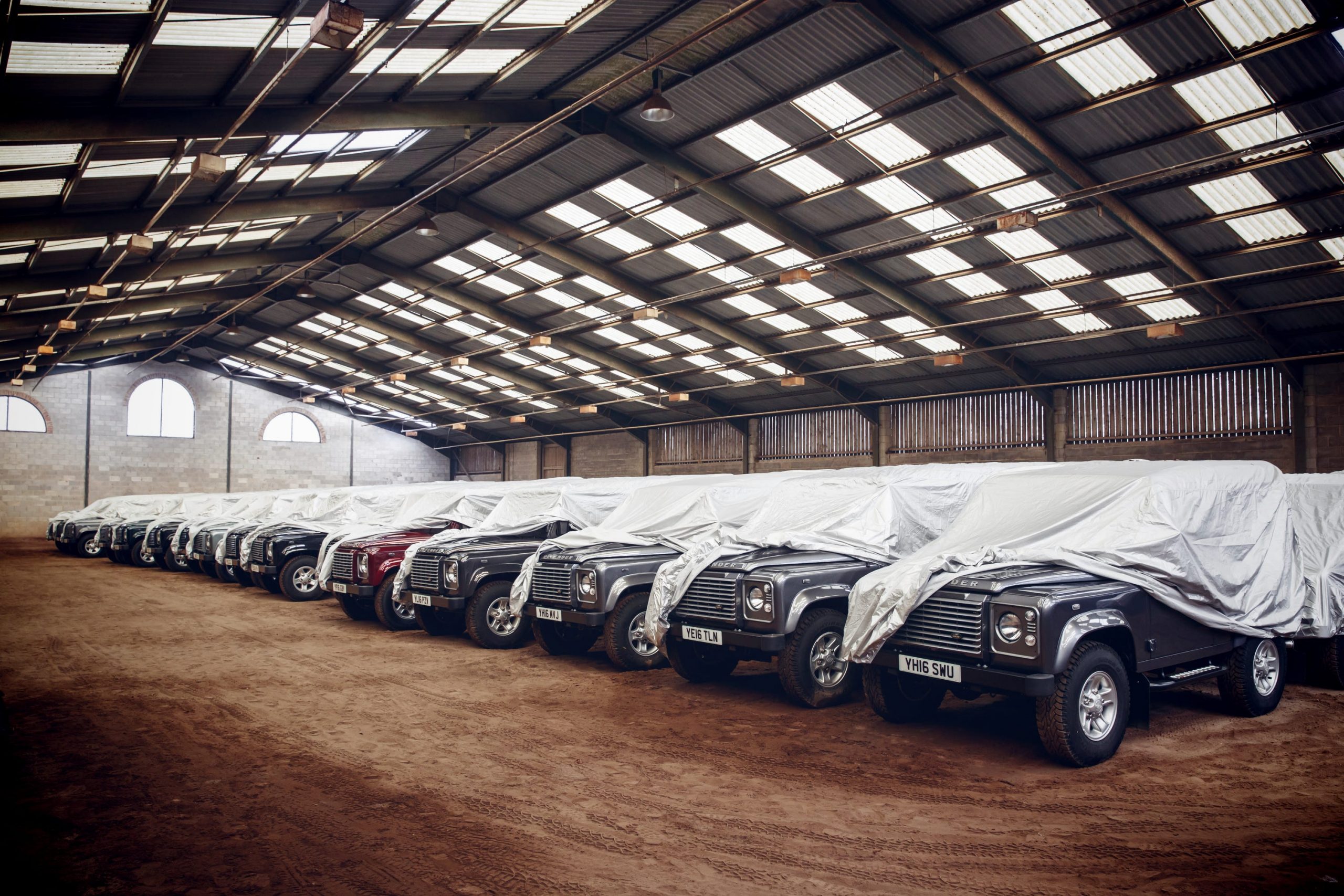 Land Rover specialist to offer 16 ‘factory-fresh’ classic Defenders six ...