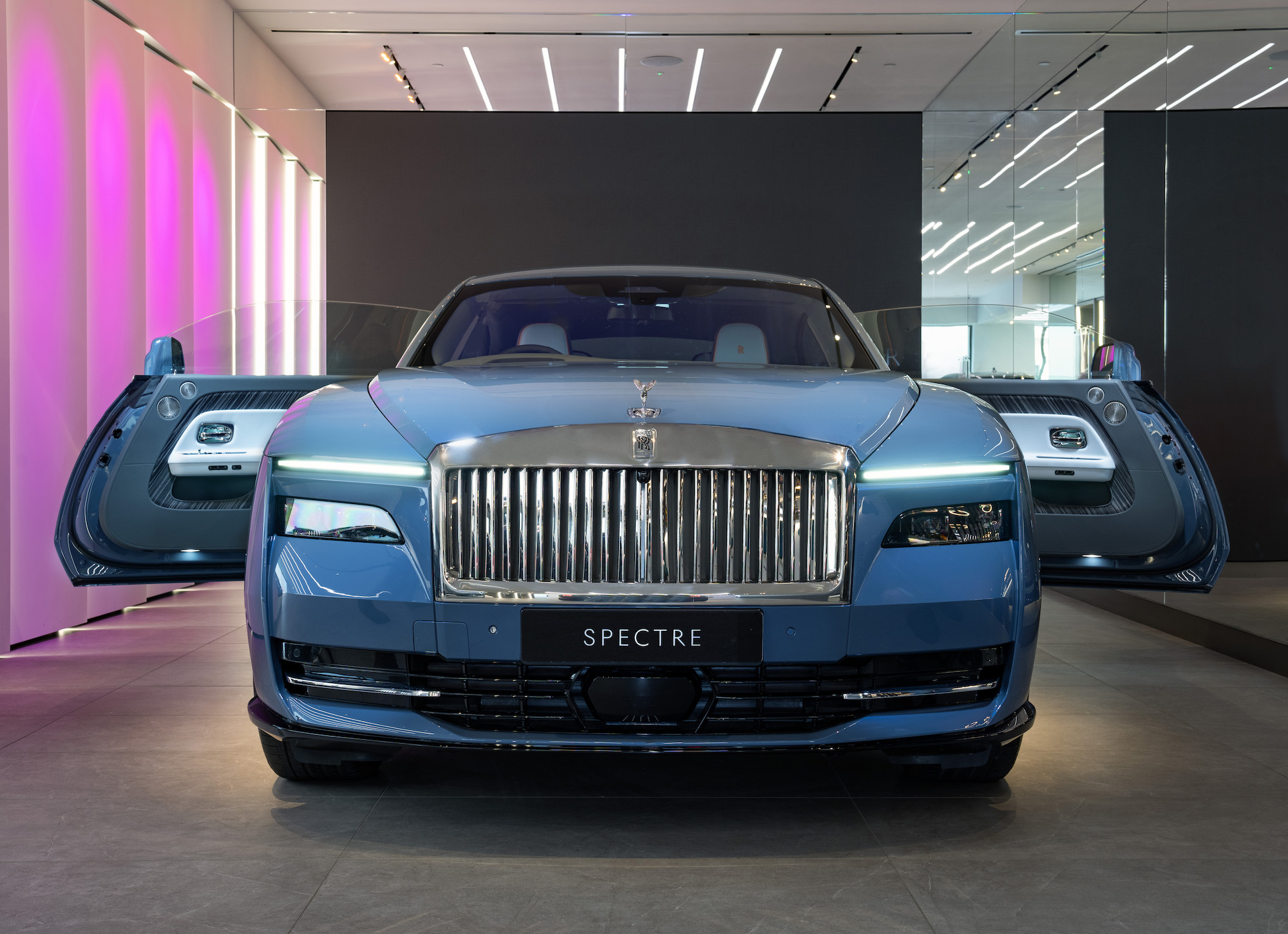 Rolls-Royce begins dealer tour of new electric Spectre – Car Dealer ...