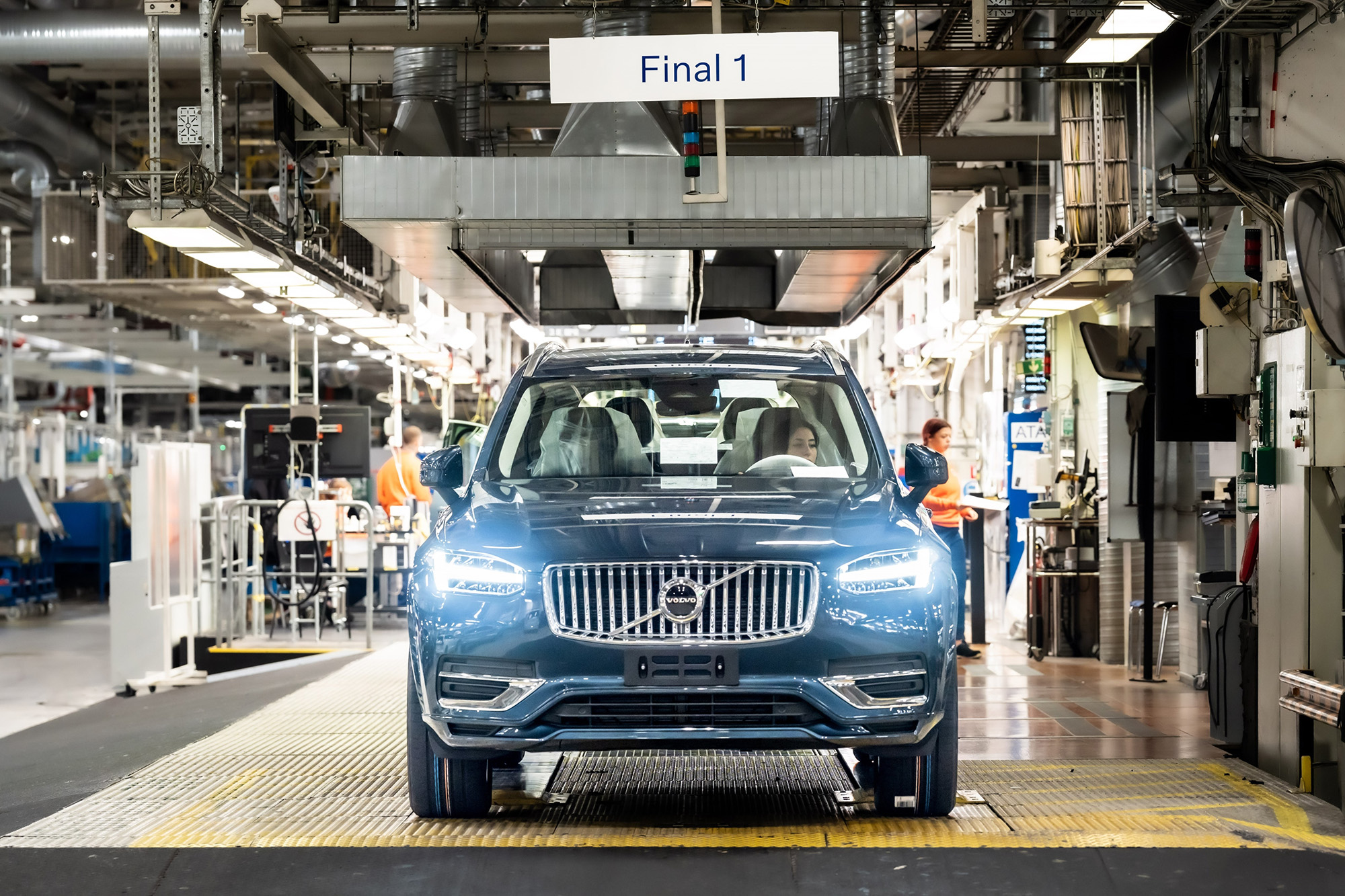 Volvo officially drops diesel with XC90 as manufacturer's final derv ...