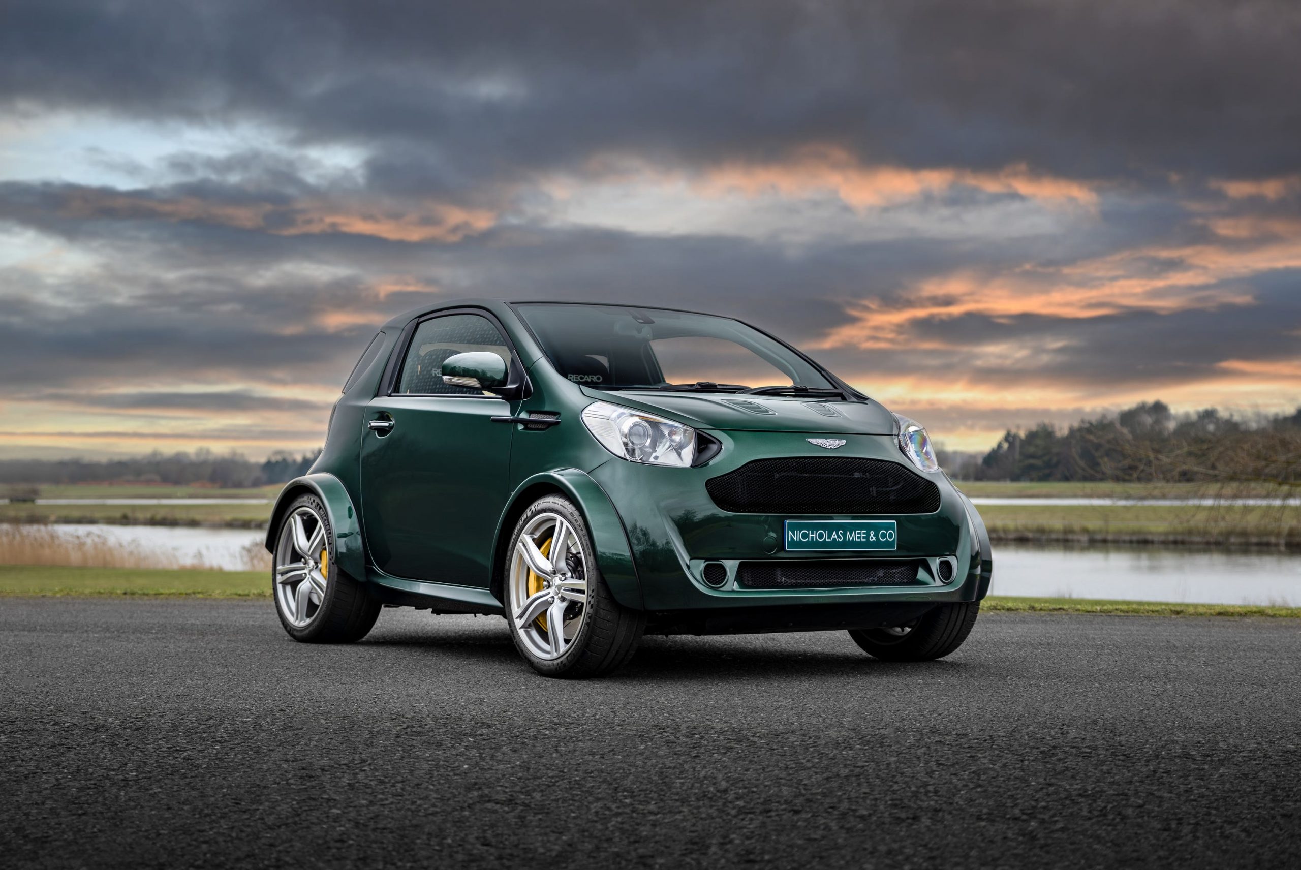 Leading Aston Martin dealer Nicholas Mee to sell special one-off V8 ...