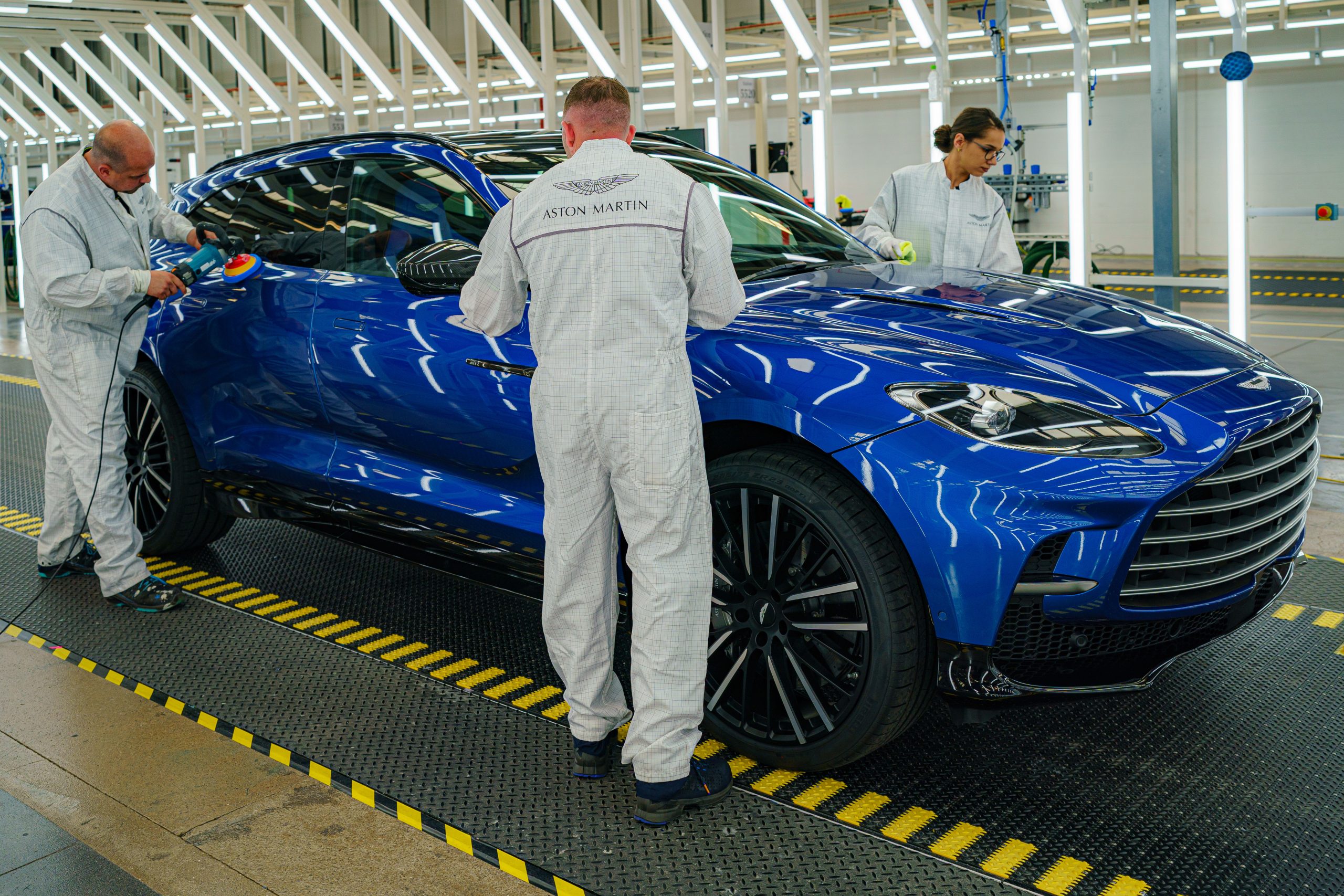 UK car production falls 10% in August as export volumes drop – SMMT ...