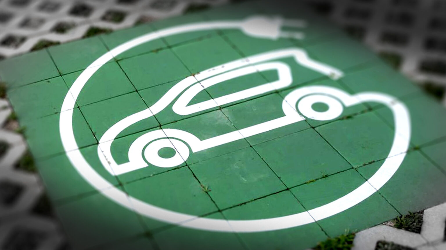 EU scraps 2035 new petrol and diesel car ban, leaving UK out on a limb ...
