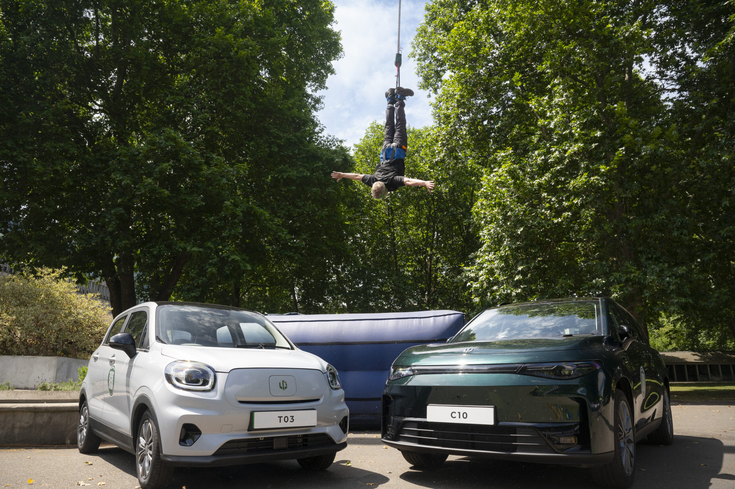 Chinese car brand offers customers a free bungee jump at pop-up London ...