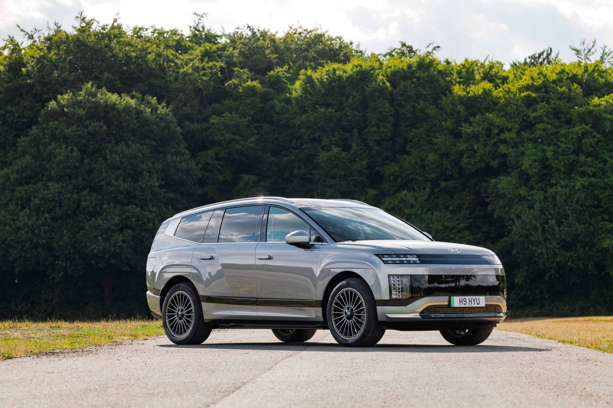 Hyundai latches on to electric ‘grant’ savings by slashing EV prices ...