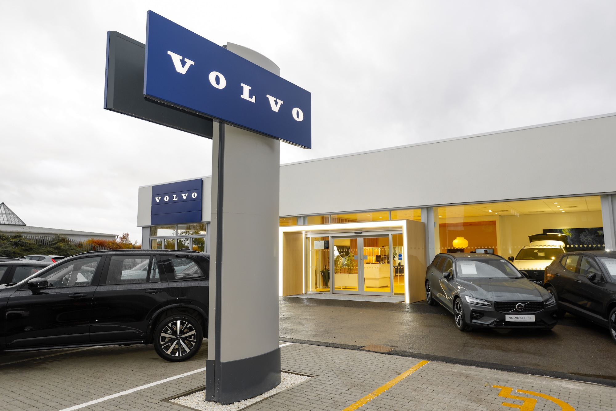 Arnold Clark grows Volvo partnership with new showroom in Glasgow – Car ...